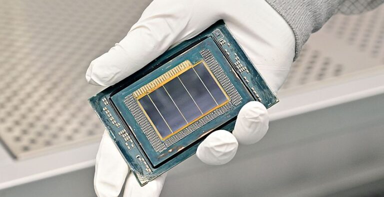 Intel Unveils Its 1.8-Nanometer Panther Lake Processor - Israel ...